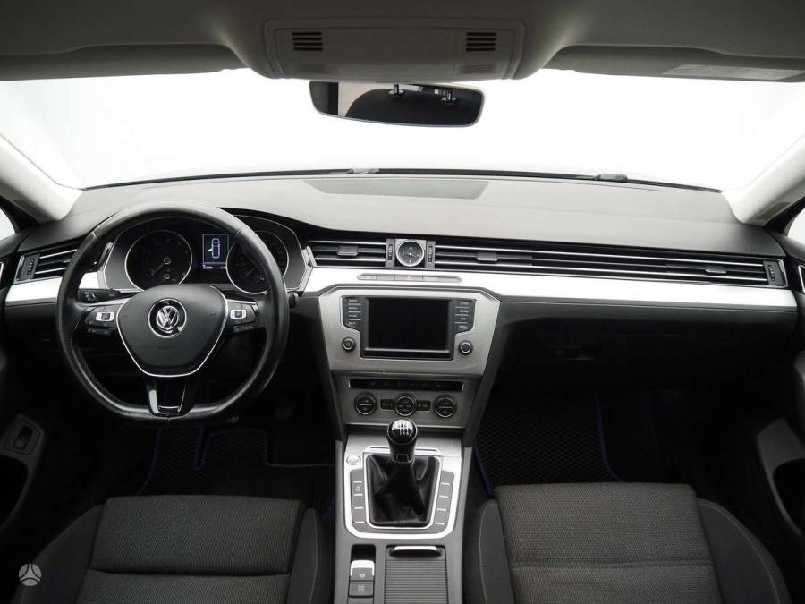 Black Volkswagen Passat 2015 in Vilnius, with an engine capacity of 1.40 L and mileage of 202 thousand km for 7500 €, photo 18 on AUTOMOTO.COM.LV