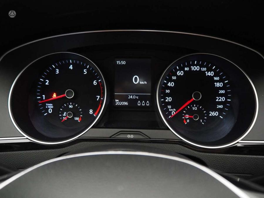 Black Volkswagen Passat 2015 in Vilnius, with an engine capacity of 1.40 L and mileage of 202 thousand km for 7500 €, photo 20 on AUTOMOTO.COM.LV