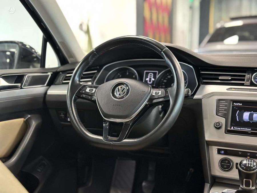 Melns Volkswagen Passat 2015 Klaipėda, ar dzinēja tilpumu 1.60 L un nobraukumu 297 tūkst. km par 7950 €, foto 5 vietnē AUTOMOTO.COM.LV
