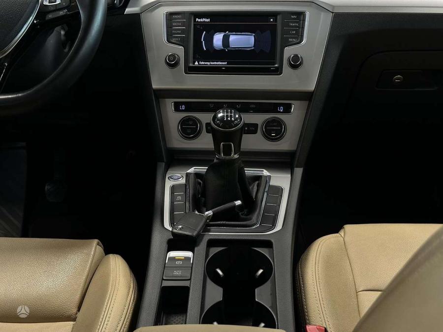 Melns Volkswagen Passat 2015 Klaipėda, ar dzinēja tilpumu 1.60 L un nobraukumu 297 tūkst. km par 7950 €, foto 8 vietnē AUTOMOTO.COM.LV