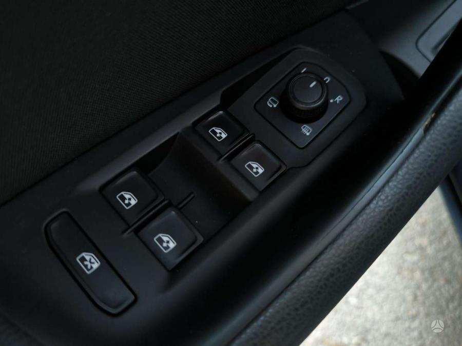 Black Volkswagen Passat 2015 in Vilnius, with an engine capacity of 1.97 L and mileage of 266 thousand km for 8450 €, photo 20 on AUTOMOTO.COM.LV