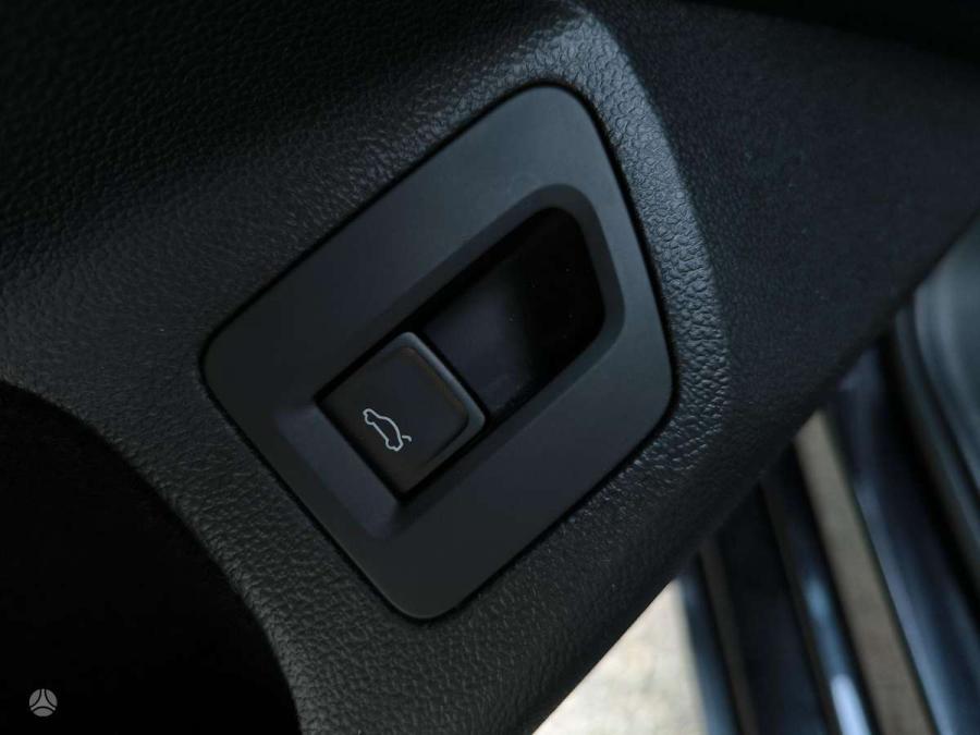 Black Volkswagen Passat 2015 in Vilnius, with an engine capacity of 1.97 L and mileage of 266 thousand km for 8450 €, photo 21 on AUTOMOTO.COM.LV