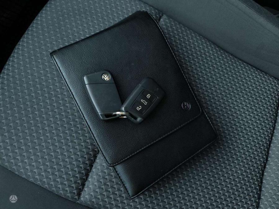 Black Volkswagen Passat 2015 in Vilnius, with an engine capacity of 1.97 L and mileage of 266 thousand km for 8450 €, photo 23 on AUTOMOTO.COM.LV