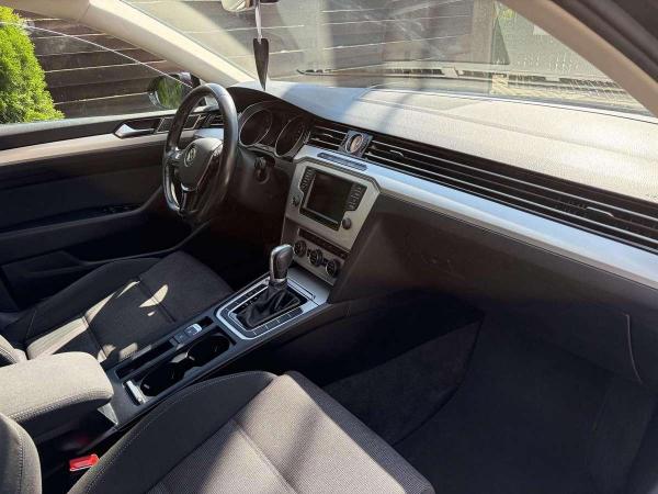 Black Volkswagen Passat 2015 in Kaunas, with an engine capacity of 1.97 L and mileage of 286 thousand km for 8250 €, photo 7 on AUTOMOTO.COM.LV