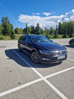 Melns Volkswagen Passat 2015 Tallina, ar dzinēja tilpumu 2.00 L un nobraukumu 332 tūkst. km par 8500 €, foto  vietnē AUTOMOTO.COM.LV