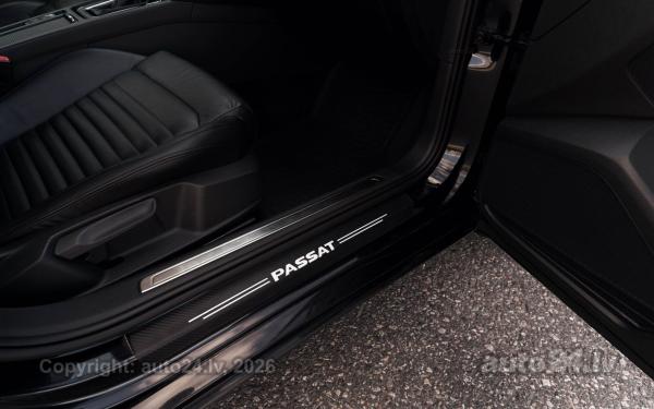 Black Volkswagen Passat 2015 in Tartu, with an engine capacity of 2.00 L and mileage of 270 thousand km for 11990 €, photo 10 on AUTOMOTO.COM.LV