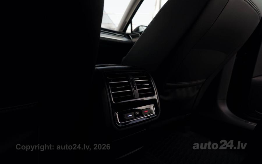 Black Volkswagen Passat 2015 in Tartu, with an engine capacity of 2.00 L and mileage of 270 thousand km for 11990 €, photo 18 on AUTOMOTO.COM.LV