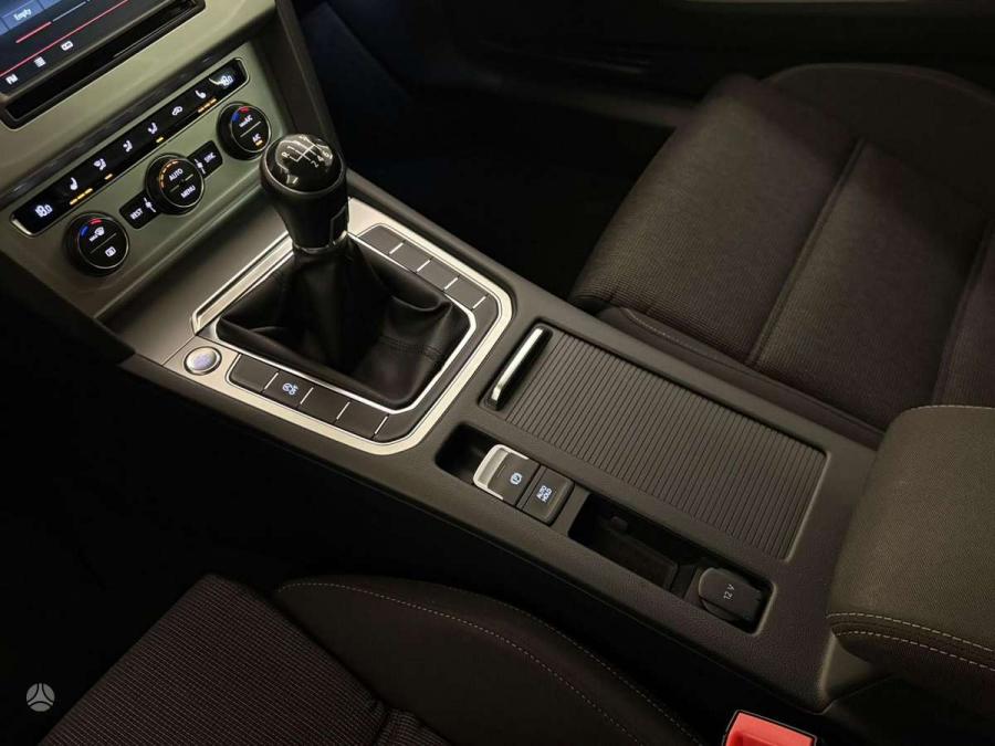 Melns Volkswagen Passat 2015 Marijampole, ar dzinēja tilpumu 1.97 L un nobraukumu 306 tūkst. km par 7999 €, foto 4 vietnē AUTOMOTO.COM.LV
