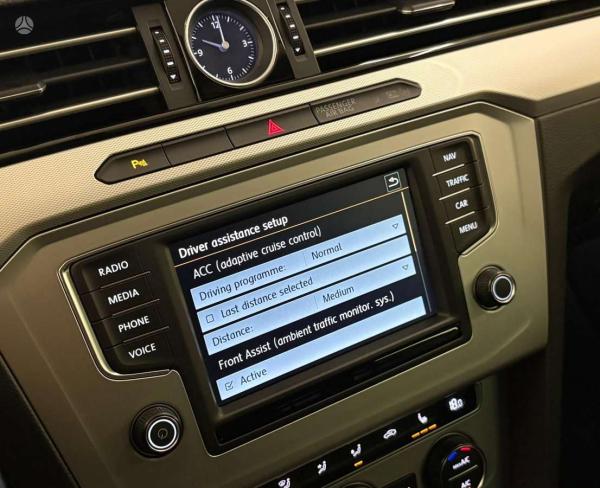 Black Volkswagen Passat 2015 in Marijampole, with an engine capacity of 1.97 L and mileage of 306 thousand km for 7999 €, photo 8 on AUTOMOTO.COM.LV