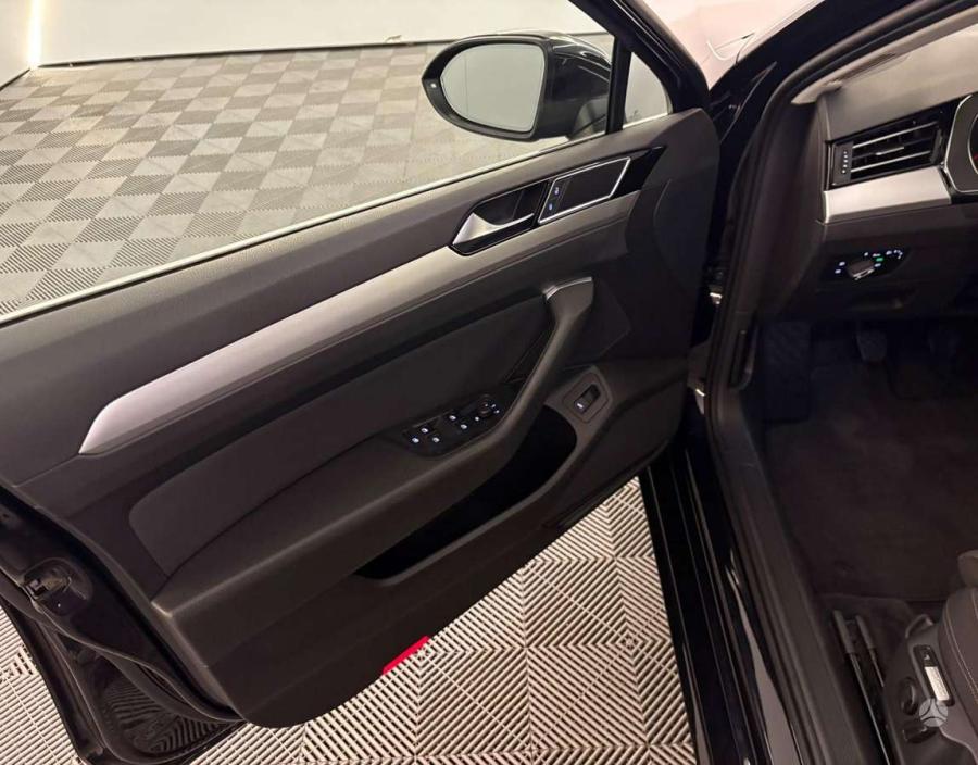 Melns Volkswagen Passat 2015 Marijampole, ar dzinēja tilpumu 1.97 L un nobraukumu 306 tūkst. km par 7999 €, foto 25 vietnē AUTOMOTO.COM.LV