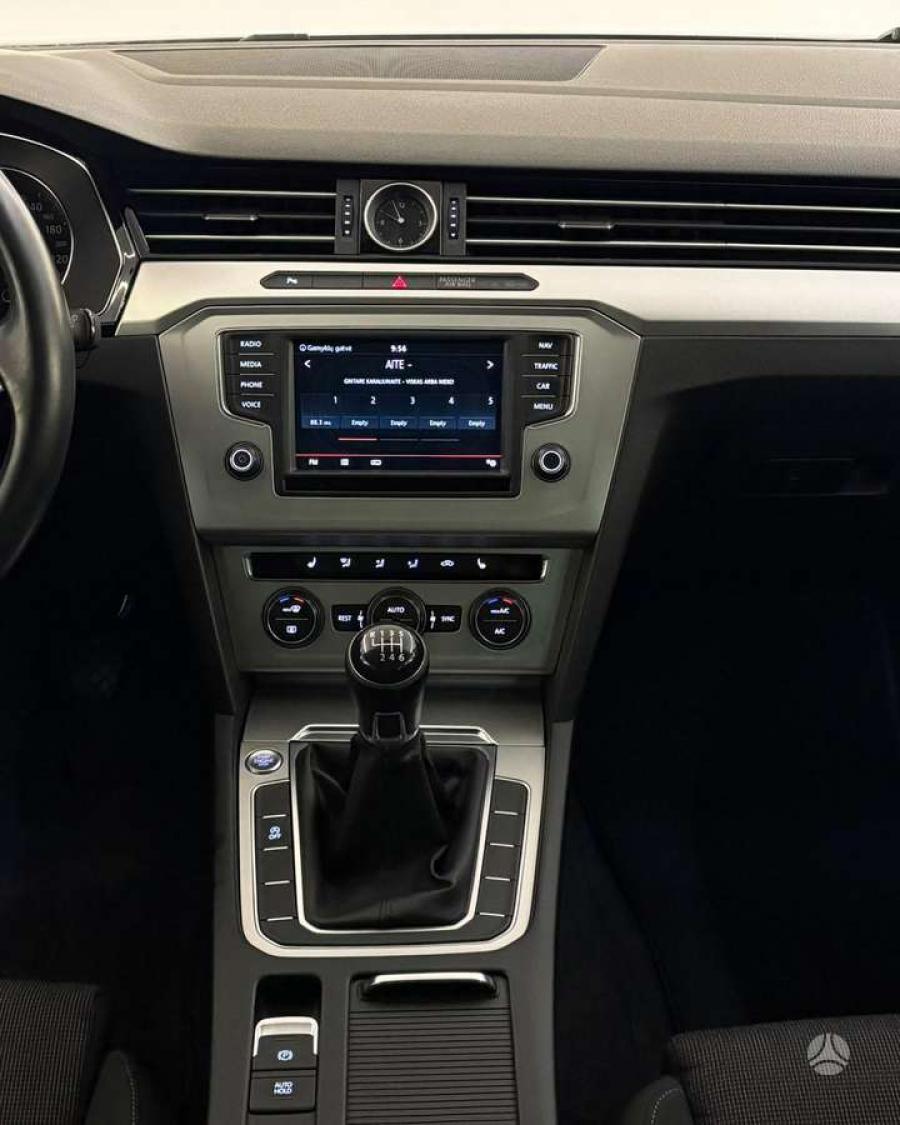 Melns Volkswagen Passat 2015 Marijampole, ar dzinēja tilpumu 1.97 L un nobraukumu 306 tūkst. km par 7999 €, foto 21 vietnē AUTOMOTO.COM.LV