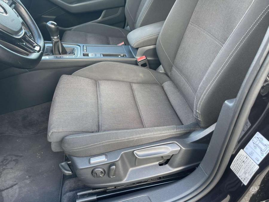 Melns Volkswagen Passat 2015 Kauņa, ar dzinēja tilpumu 1.60 L un nobraukumu 243 tūkst. km par 7200 €, foto 24 vietnē AUTOMOTO.COM.LV
