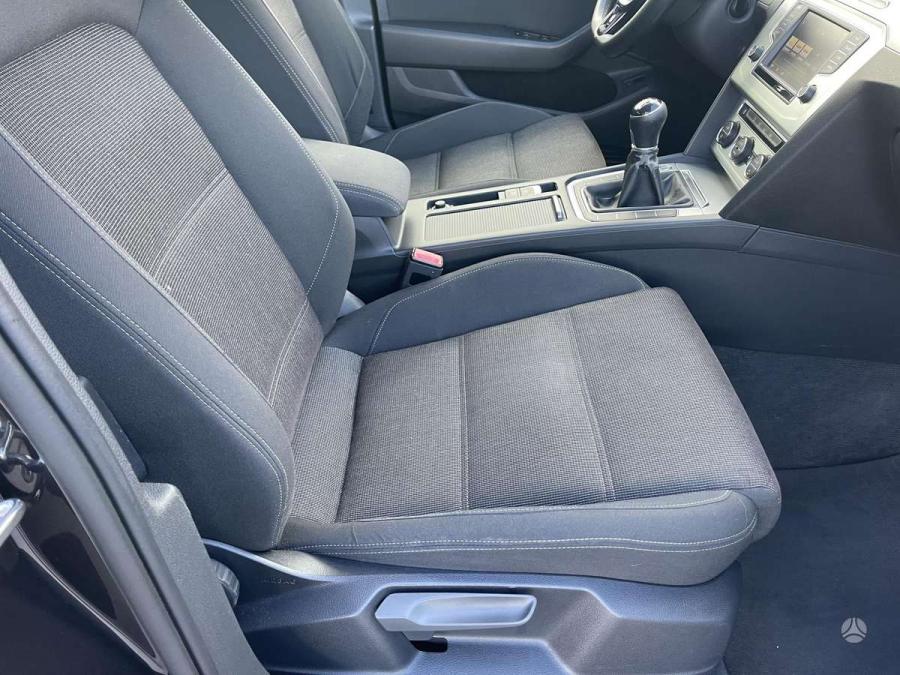 Melns Volkswagen Passat 2015 Kauņa, ar dzinēja tilpumu 1.60 L un nobraukumu 243 tūkst. km par 7200 €, foto 29 vietnē AUTOMOTO.COM.LV