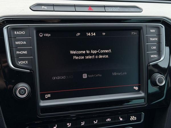 Black Volkswagen Passat 2016 in Parnu, with an engine capacity of 2.00 L and mileage of 233 thousand km for 12950 €, photo 11 on AUTOMOTO.COM.LV