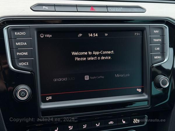 Black Volkswagen Passat 2016 in Parnu, with an engine capacity of 2.00 L and mileage of 233 thousand km for 12950 €, photo 11 on AUTOMOTO.COM.LV