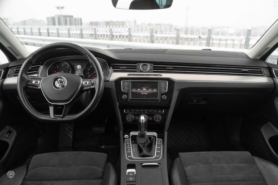 Black Volkswagen Passat 2016 in Vilnius, with an engine capacity of 1.97 L and mileage of 200 thousand km for 12500 €, photo 13 on AUTOMOTO.COM.LV