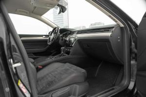 Black Volkswagen Passat 2016 in Vilnius, with an engine capacity of 1.97 L and mileage of 200 thousand km for 12500 €, photo 14 on AUTOMOTO.COM.LV