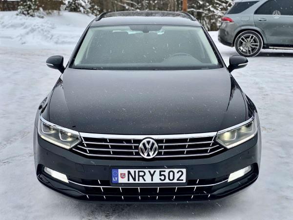 Black Volkswagen Passat 2016 in Vilnius, with an engine capacity of 2.00 L and mileage of 298 thousand km for 8950 €, photo 3 on AUTOMOTO.COM.LV