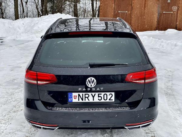 Black Volkswagen Passat 2016 in Vilnius, with an engine capacity of 2.00 L and mileage of 298 thousand km for 8950 €, photo 6 on AUTOMOTO.COM.LV