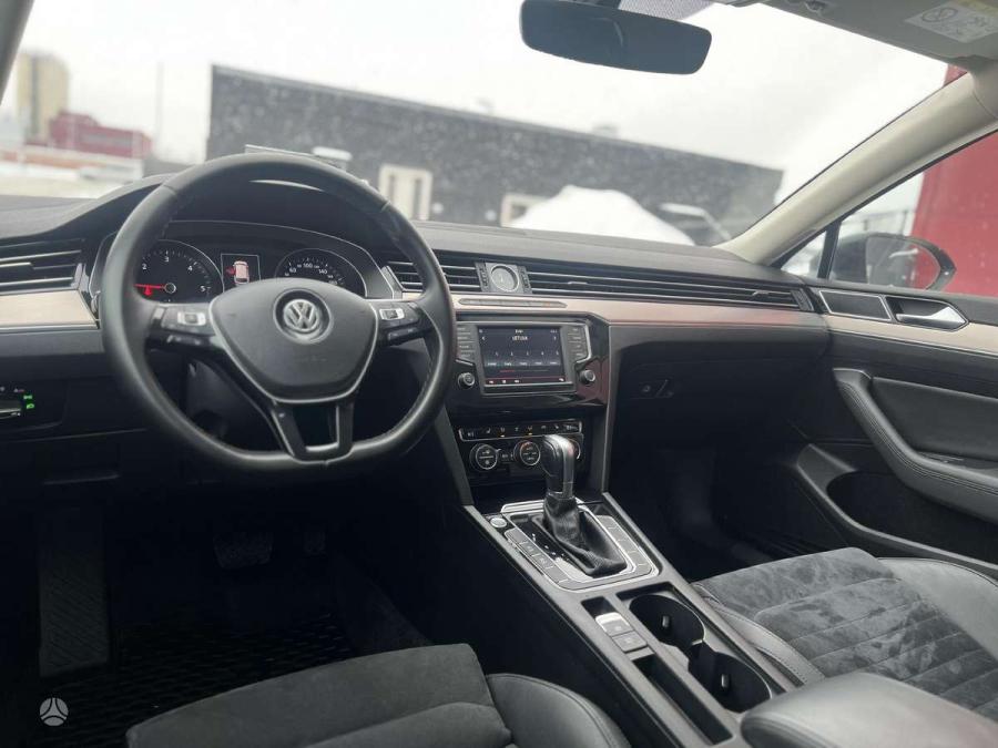 Black Volkswagen Passat 2016 in Kaunas, with an engine capacity of 1.97 L and mileage of 272 thousand km for 10200 €, photo 15 on AUTOMOTO.COM.LV