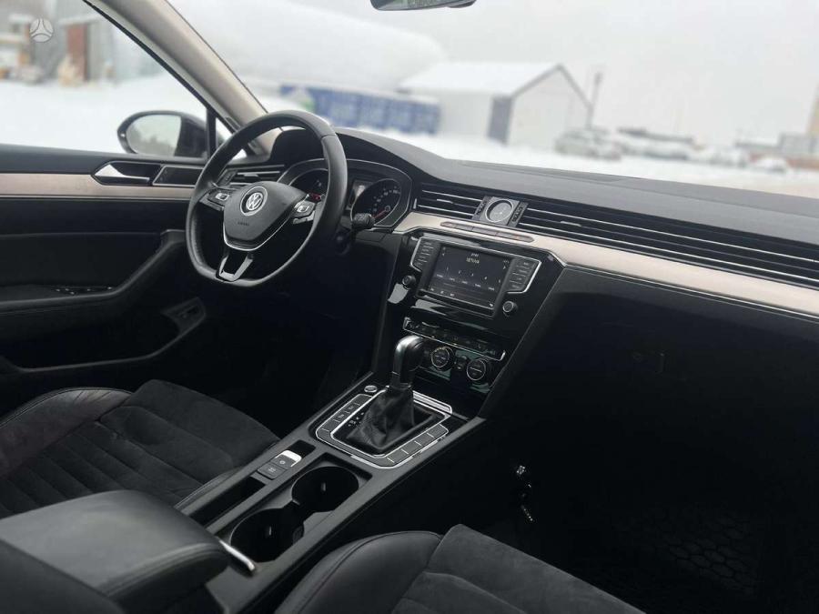 Black Volkswagen Passat 2016 in Kaunas, with an engine capacity of 1.97 L and mileage of 272 thousand km for 10200 €, photo 16 on AUTOMOTO.COM.LV