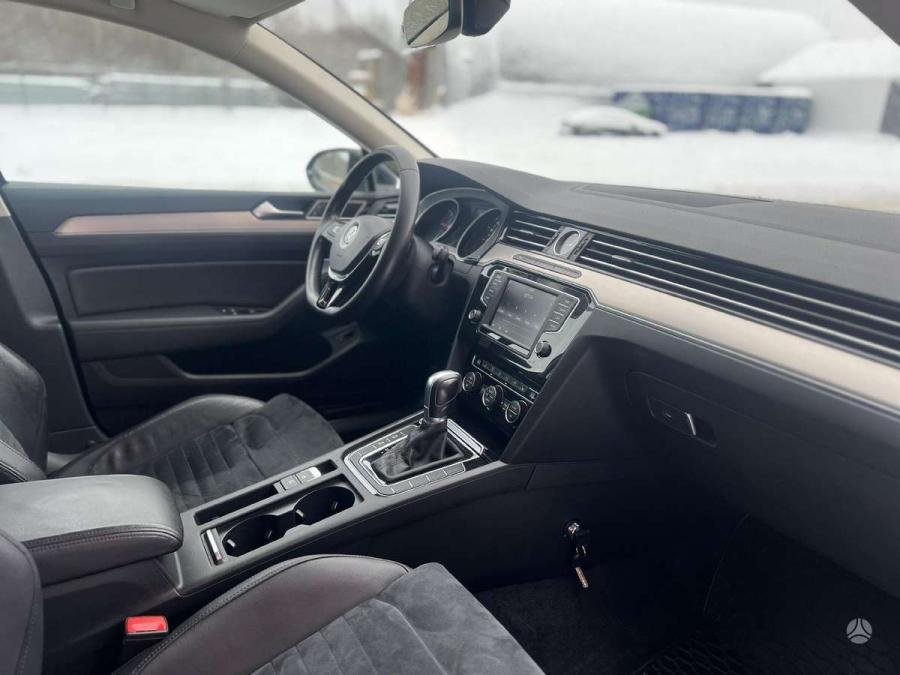 Black Volkswagen Passat 2016 in Kaunas, with an engine capacity of 1.97 L and mileage of 272 thousand km for 10200 €, photo 18 on AUTOMOTO.COM.LV