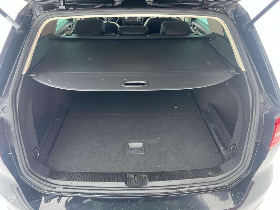 Black Volkswagen Passat 2016 in Kaunas, with an engine capacity of 1.97 L and mileage of 272 thousand km for 10200 €, photo 30 on AUTOMOTO.COM.LV