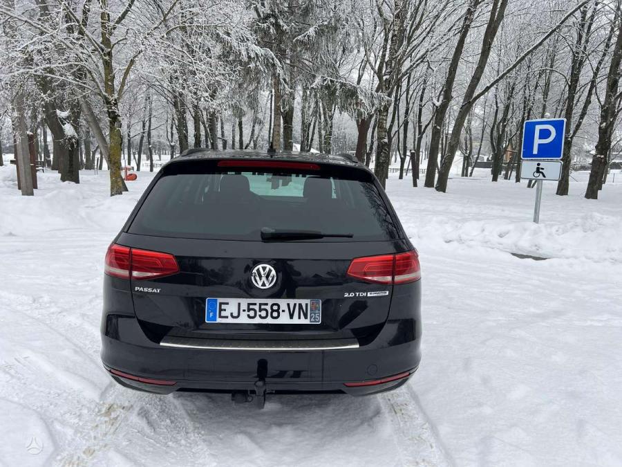 Black Volkswagen Passat 2016 in Kaunas, with an engine capacity of 1.97 L and mileage of 290 thousand km for 9750 €, photo 4 on AUTOMOTO.COM.LV
