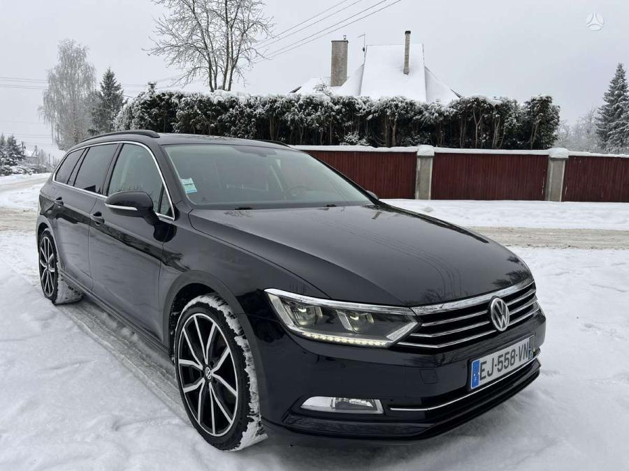 Black Volkswagen Passat 2016 in Kaunas, with an engine capacity of 1.97 L and mileage of 290 thousand km for 9750 €, photo 7 on AUTOMOTO.COM.LV