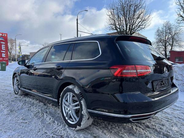 Black Volkswagen Passat 2016 in Kaunas, with an engine capacity of 1.97 L and mileage of 253 thousand km for 11200 €, photo 5 on AUTOMOTO.COM.LV
