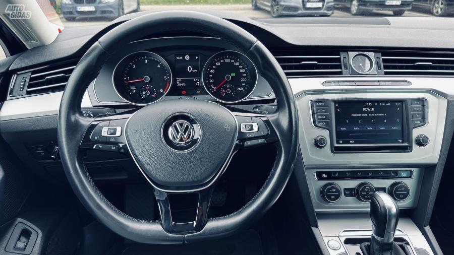 Melns Volkswagen Passat 2016 Panevēža, ar dzinēja tilpumu 2.00 L un nobraukumu 280 tūkst. km par 11000 €, foto 24 vietnē AUTOMOTO.COM.LV