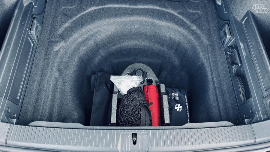 Black Volkswagen Passat 2016 in Panevezys, with an engine capacity of 2.00 L and mileage of 280 thousand km for 11000 €, photo 33 on AUTOMOTO.COM.LV