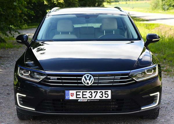 Black Volkswagen Passat 2016 in Kretinga, with an engine capacity of 1.40 L and mileage of 177 thousand km for 12399 €, photo 7 on AUTOMOTO.COM.LV
