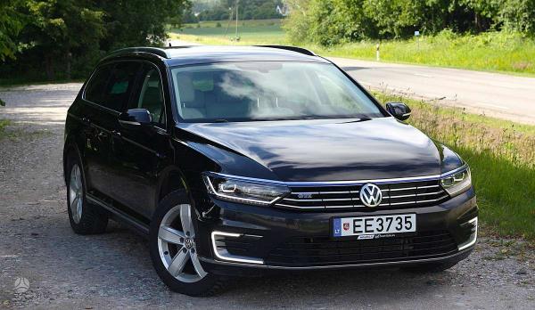 Black Volkswagen Passat 2016 in Kretinga, with an engine capacity of 1.40 L and mileage of 177 thousand km for 12399 €, photo 9 on AUTOMOTO.COM.LV