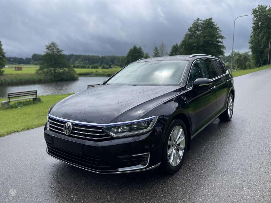 Melns Volkswagen Passat 2016 Viļņa, ar dzinēja tilpumu 1.40 L un nobraukumu 240 tūkst. km par 9300 €, foto 1 vietnē AUTOMOTO.COM.LV