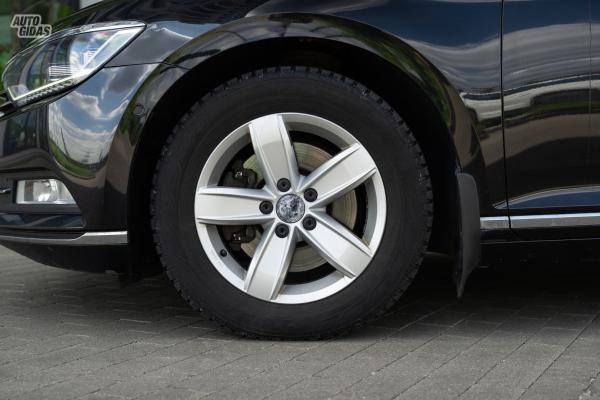 Melns Volkswagen Passat 2016 Viļņa, ar dzinēja tilpumu 1.60 L un nobraukumu 213 tūkst. km par 9450 €, foto 4 vietnē AUTOMOTO.COM.LV