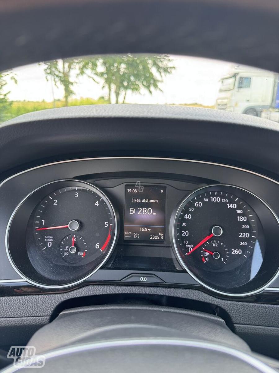 Black Volkswagen Passat 2016 in Klaipeda, with an engine capacity of 2.00 L and mileage of 376 thousand km for 6950 €, photo 14 on AUTOMOTO.COM.LV