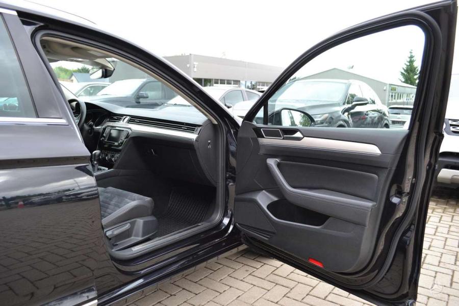 Melns Volkswagen Passat 2016 Viļņa, ar dzinēja tilpumu 1.97 L un nobraukumu 283 tūkst. km par 9500 €, foto 16 vietnē AUTOMOTO.COM.LV