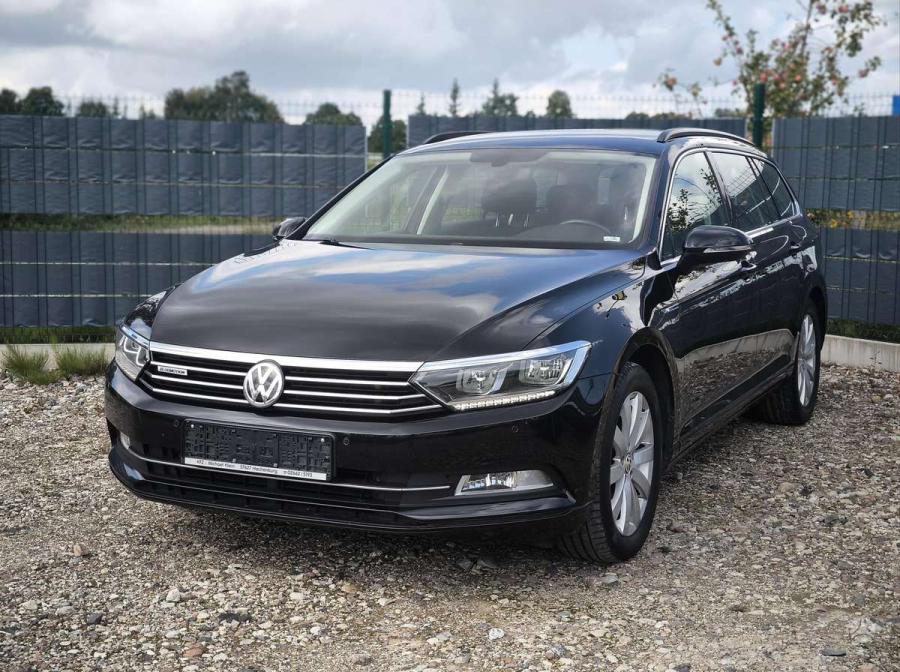 Black Volkswagen Passat 2016 in Vilkaviskis, with an engine capacity of 1.97 L and mileage of 214 thousand km for 8300 €, photo 1 on AUTOMOTO.COM.LV