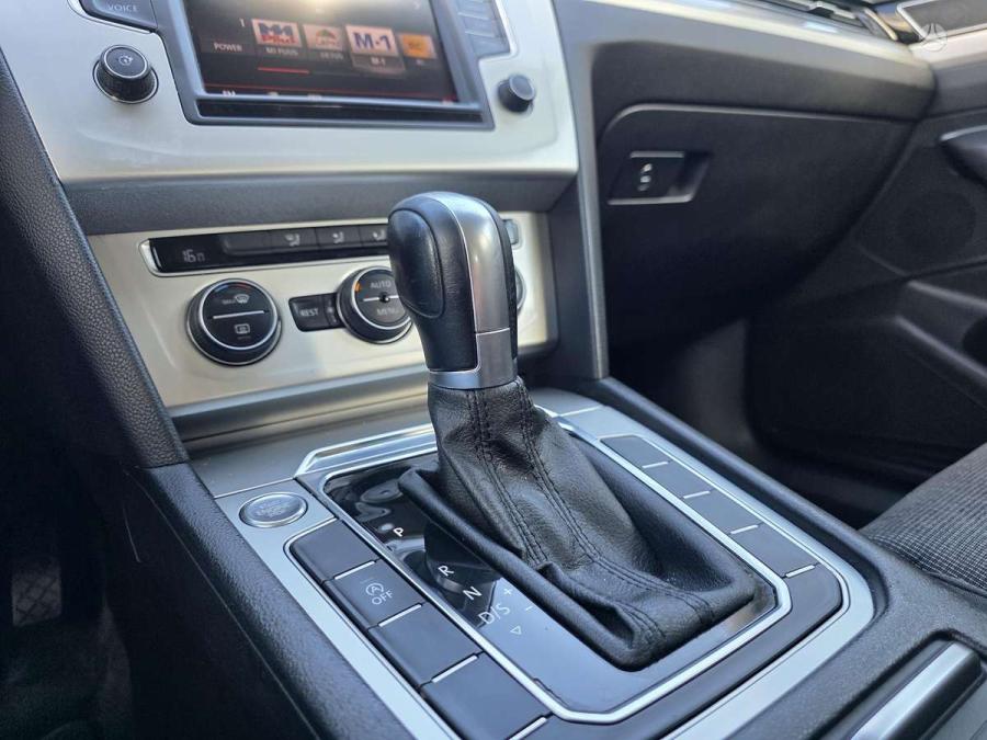 Melns Volkswagen Passat 2016 Telšiai, ar dzinēja tilpumu 1.60 L un nobraukumu 282 tūkst. km par 7650 €, foto 33 vietnē AUTOMOTO.COM.LV