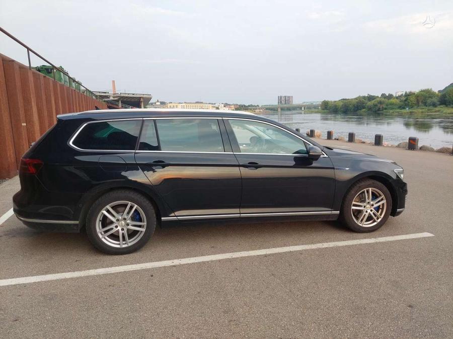 Black Volkswagen Passat 2016 in Kaunas, with an engine capacity of 1.40 L and mileage of 278 thousand km for 11300 €, photo 5 on AUTOMOTO.COM.LV