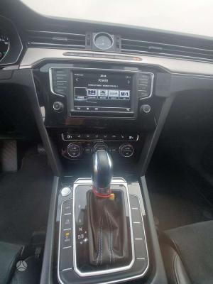 Black Volkswagen Passat 2016 in Kaunas, with an engine capacity of 1.40 L and mileage of 278 thousand km for 11300 €, photo 10 on AUTOMOTO.COM.LV