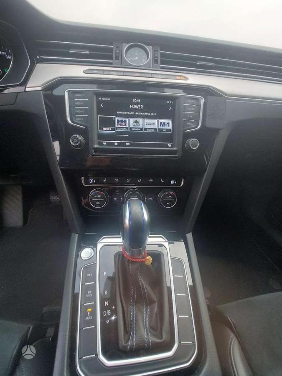 Black Volkswagen Passat 2016 in Kaunas, with an engine capacity of 1.40 L and mileage of 278 thousand km for 11300 €, photo 10 on AUTOMOTO.COM.LV