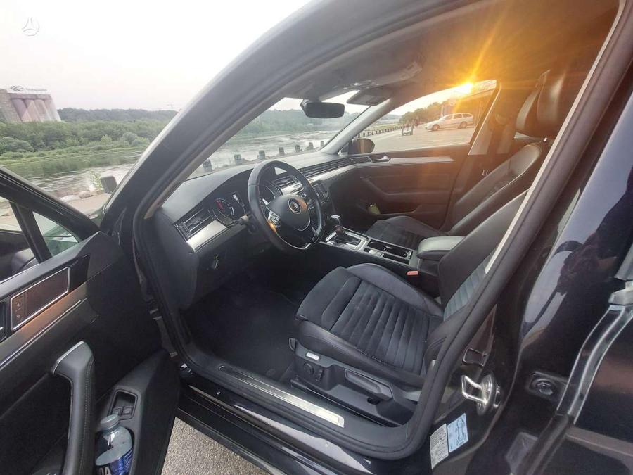 Black Volkswagen Passat 2016 in Kaunas, with an engine capacity of 1.40 L and mileage of 278 thousand km for 11300 €, photo 11 on AUTOMOTO.COM.LV