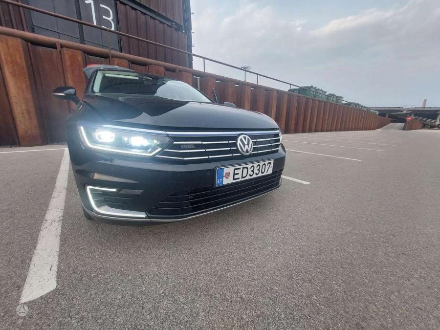 Black Volkswagen Passat 2016 in Kaunas, with an engine capacity of 1.40 L and mileage of 278 thousand km for 11300 €, photo 20 on AUTOMOTO.COM.LV