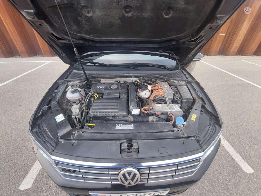 Black Volkswagen Passat 2016 in Kaunas, with an engine capacity of 1.40 L and mileage of 278 thousand km for 11300 €, photo 22 on AUTOMOTO.COM.LV