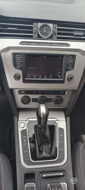 Black Volkswagen Passat 2016 in Taurage, with an engine capacity of 1.60 L and mileage of 290 thousand km for 7200 €, photo 9 on AUTOMOTO.COM.LV