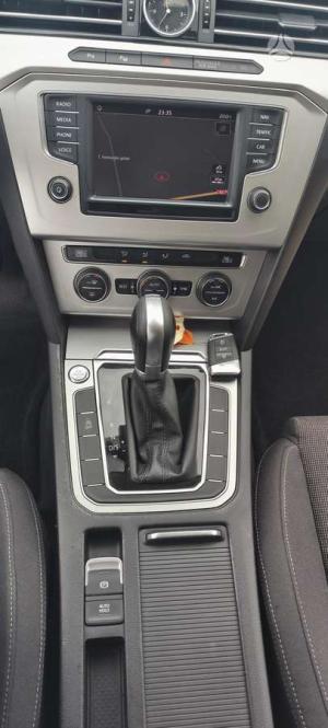Black Volkswagen Passat 2016 in Taurage, with an engine capacity of 1.60 L and mileage of 290 thousand km for 7200 €, photo 14 on AUTOMOTO.COM.LV