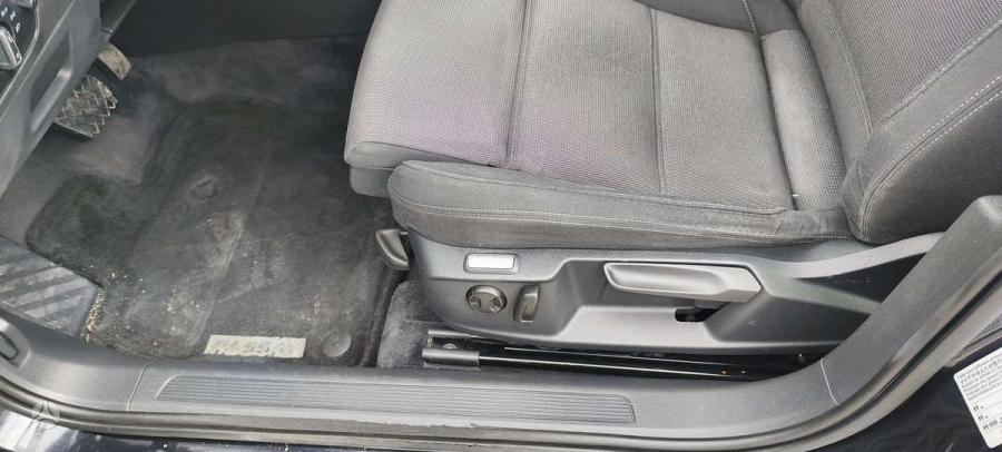 Black Volkswagen Passat 2016 in Taurage, with an engine capacity of 1.60 L and mileage of 290 thousand km for 7200 €, photo 17 on AUTOMOTO.COM.LV