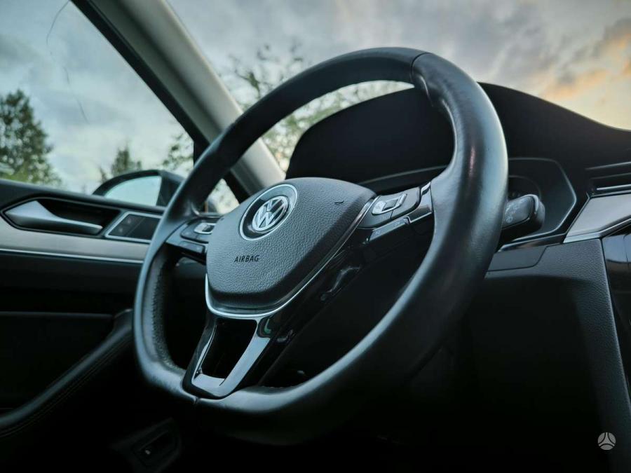 Melns Volkswagen Passat 2016 Trakai, ar dzinēja tilpumu 1.97 L un nobraukumu 297 tūkst. km par 7690 €, foto 16 vietnē AUTOMOTO.COM.LV